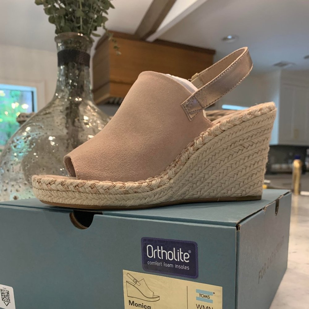 Brand New Monica Spanish Villa Suede Rose Gold - Gem